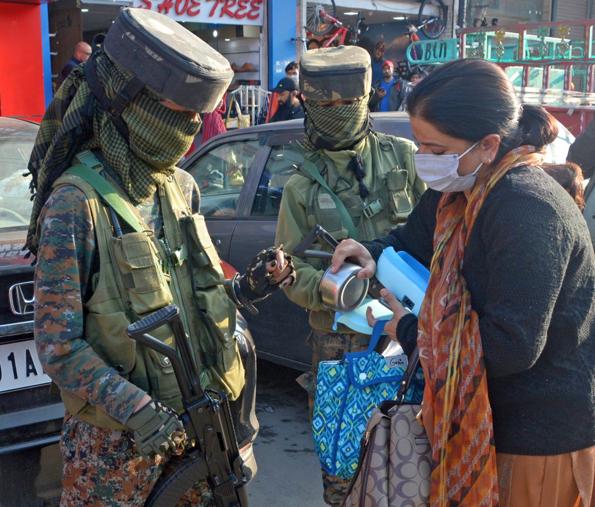 Women Frisked at Srinagar's Lal Chowk by Female CRPF Constables - The ...