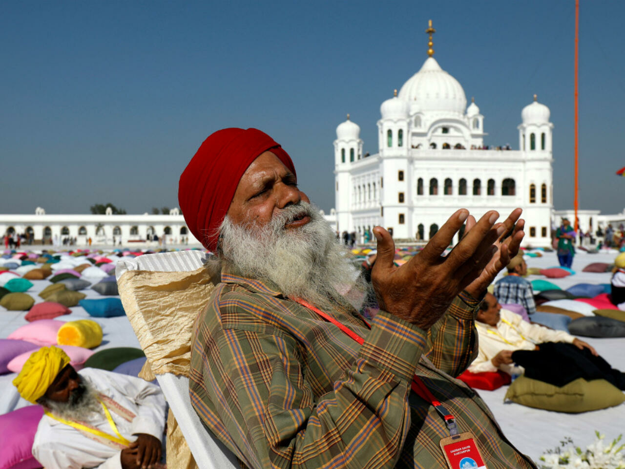 Pakistan Issues 3,000 Visas To Indian Sikhs For Guru Nanak Dev's 552nd ...