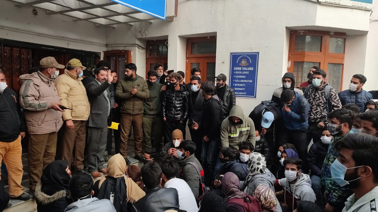 'Begged for Offline Classes,They Did not Listen'- KU Law Students ...