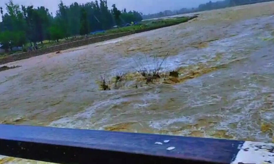 Flood alarm sounded in Srinagar as Jhelum level rises above 16-Ft at ...