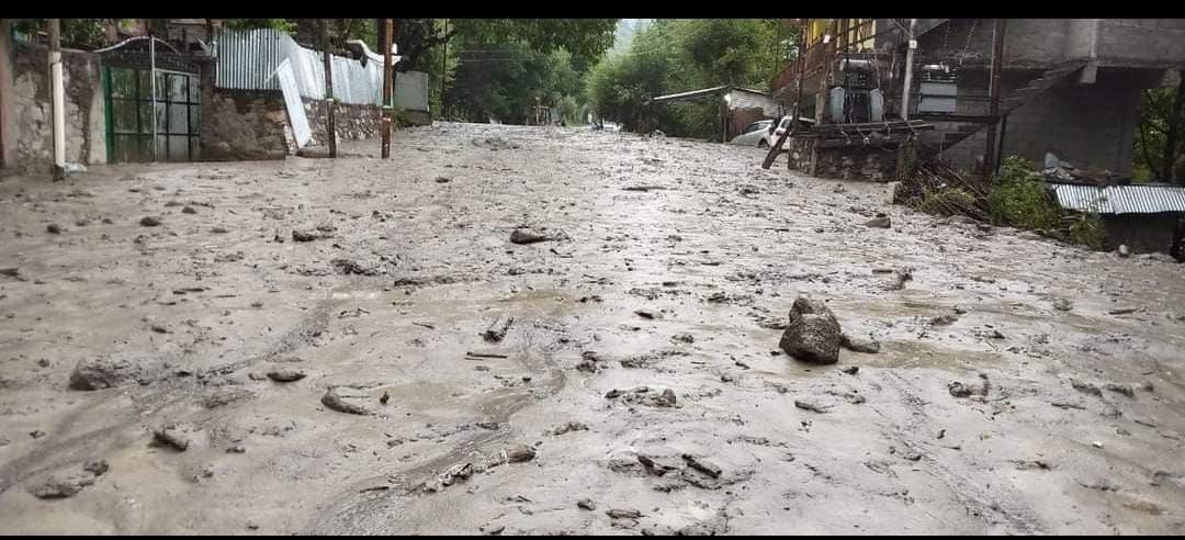 Fresh mudslides at Kullan Gund force closure of Srinagar-Leh highway - The Kashmiriyat