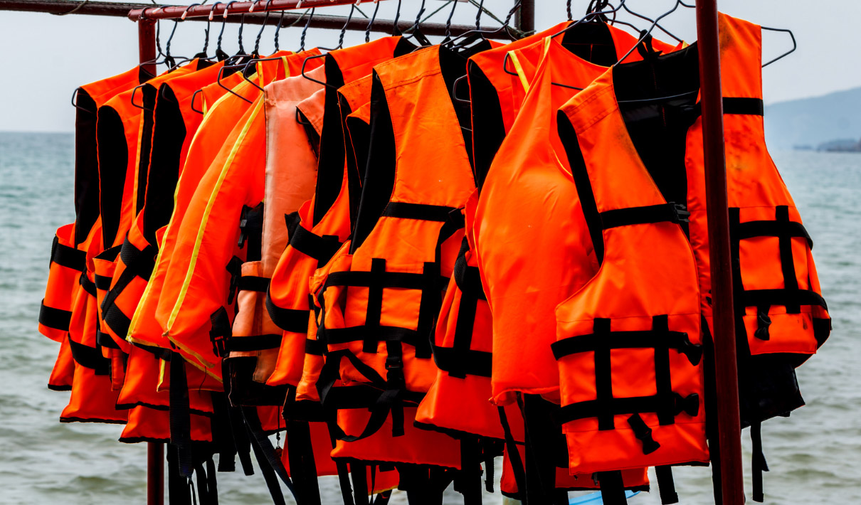 Admin makes availability of life saving jackets mandatory in Shikaras ...