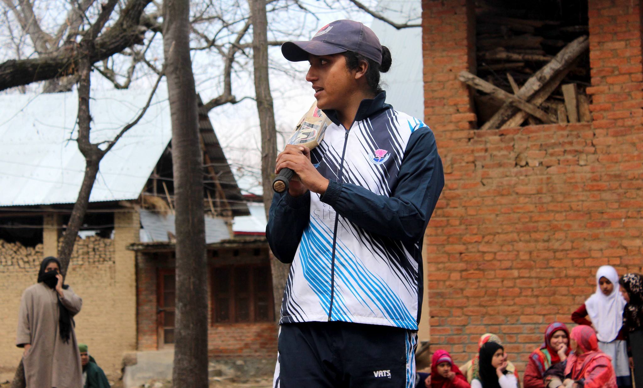 Kashmiri all-rounder Rubia Syed to play for Gujarat Giants in Women’s ...