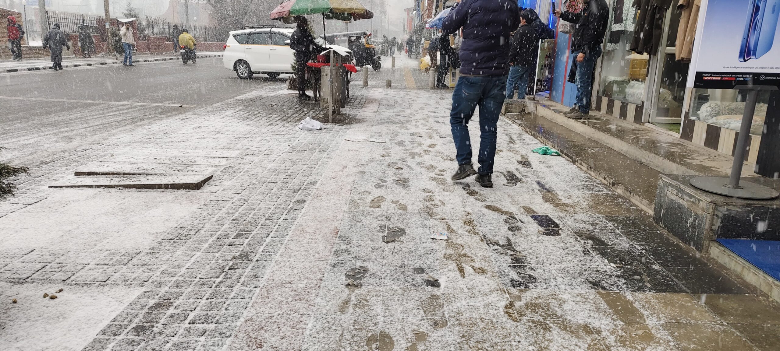 Slippery footpaths in Srinagar raise concerns over smart city project ...