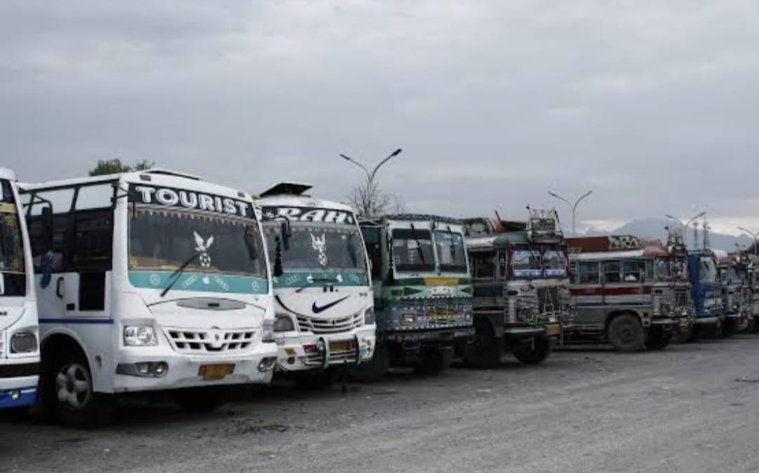 Discontinued RTC bus services leave thousands stranded outside Srinagar ...